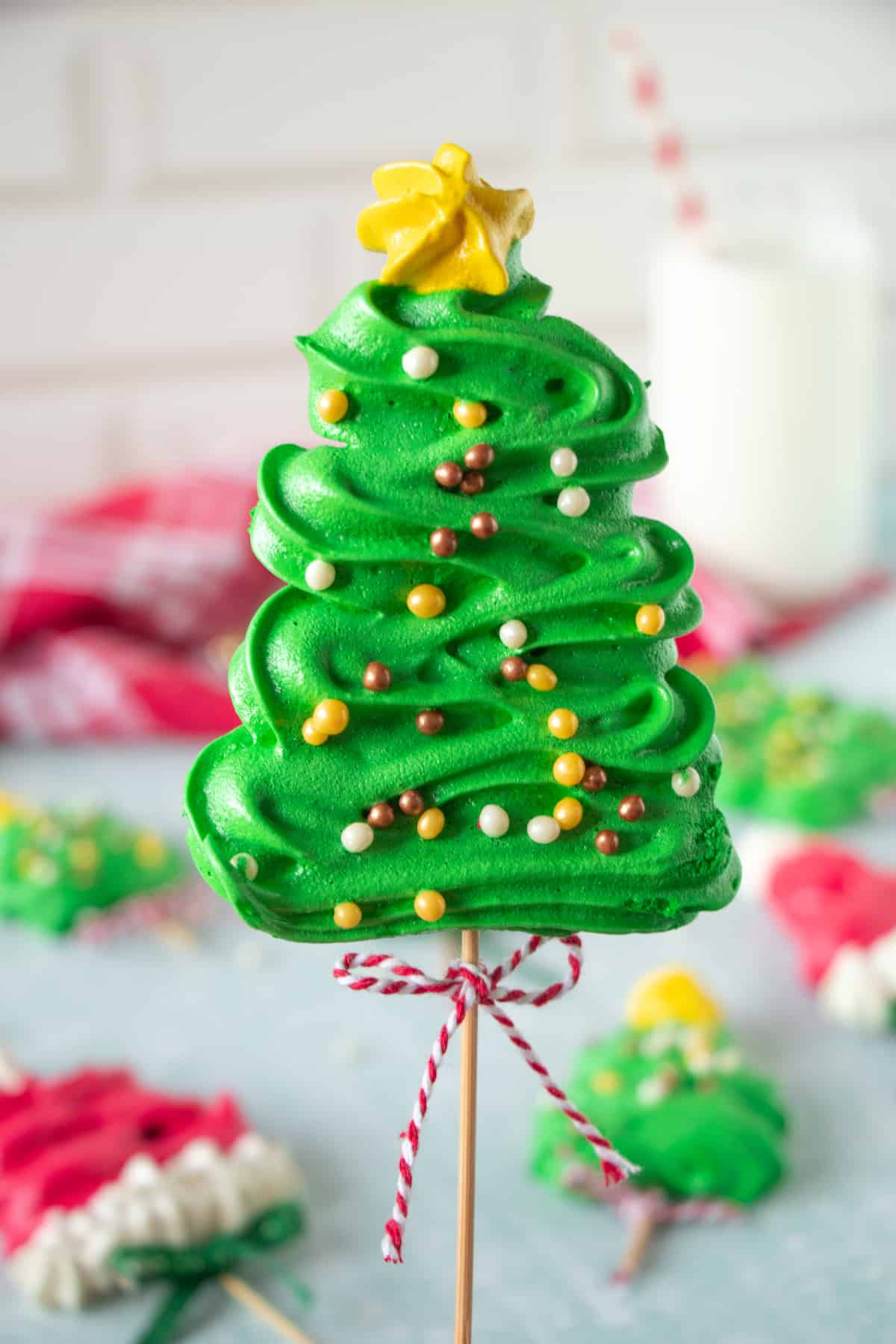 Christmas Meringue Pops • FoodnService