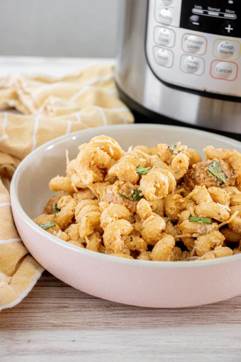 Instant Pot Cheesy Garlicky Pasta • FoodnService